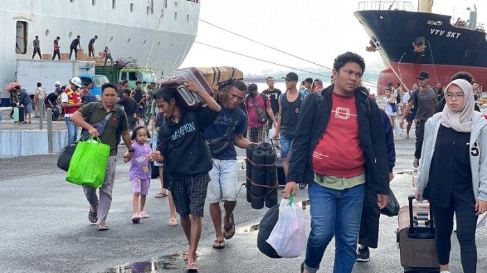 Kaleidoskop 2024: Puncak Mudik Nataru, Nyaris 3 Ribu Penumpang Turun di Pelabuhan Bitung ...