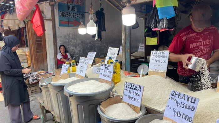 Hampir Tiga Bulan Harga Beras Naik, Ini Pengakuan Pedagang di Pasar ...