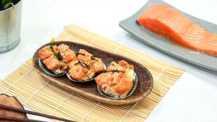 Bisa Jadi Lauk Bento, Berikut Resep Sushi Muffin Salmon - Halaman all ...