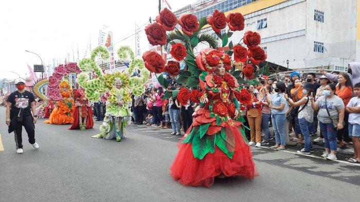 BERITA FOTO Fashion Carnival di Festival Bunga Tomohon TIFF 2022 ...