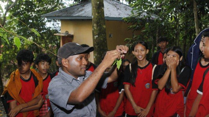 Siswa SMP Negeri 1 Airmadidi Sulawesi Utara Adopsi Pohon di Taman ...