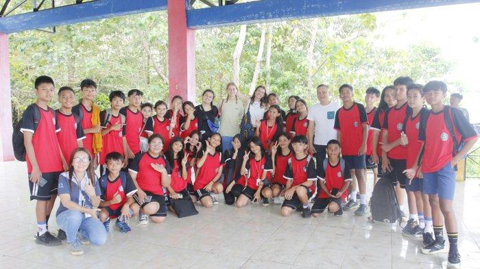 Siswa SMP Negeri 1 Airmadidi Sulawesi Utara Adopsi Pohon di Taman ...