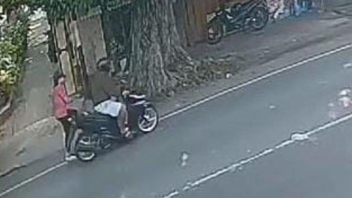 Viral Video Detik-detik Wanita Sedang Lari Pagi Dijambret Pria Bermotor, Aksi Pelaku Terekam ...