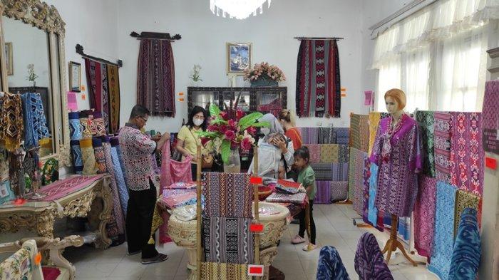 Hikayat Kain Tenun Bentenan Sulut, Dipakai Jokowi hingga Para First ...