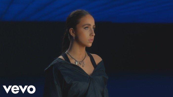 Terjemahan Lirik Lagu That Way yang Dinyanyikan Tate McRae dan Viral di ...