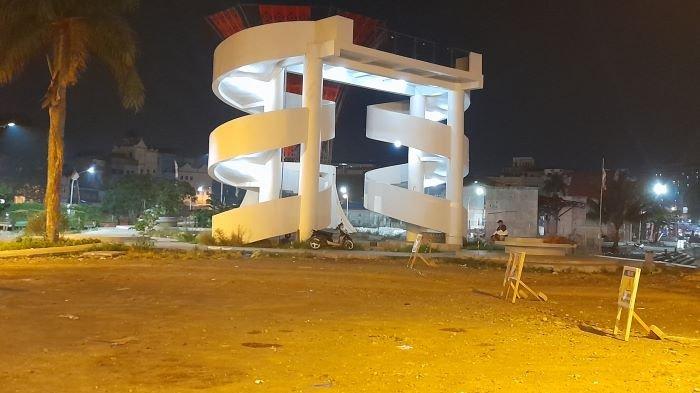 Kondisi Tower Pasar Bersehati Manado Sulawesi Utara, Banyak Sampah ...