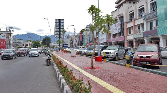 Foto-foto Pedestrian Boulevard Manado di Jalan Pierre Tendean Manado ...