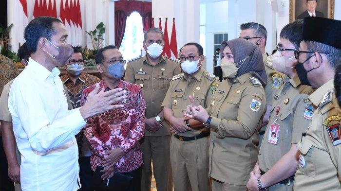 Wali Kota Kotamobagu Sulawesi Utara Tatong Bara Hadiri Rapat Presiden Jokowi di Istana Negara ...