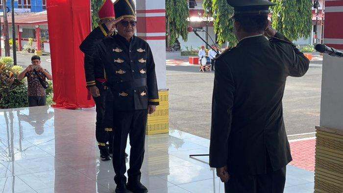 Pakai Busana Khas Bitung, Maurits Mantiri Jadi Inspektur Upacara ...