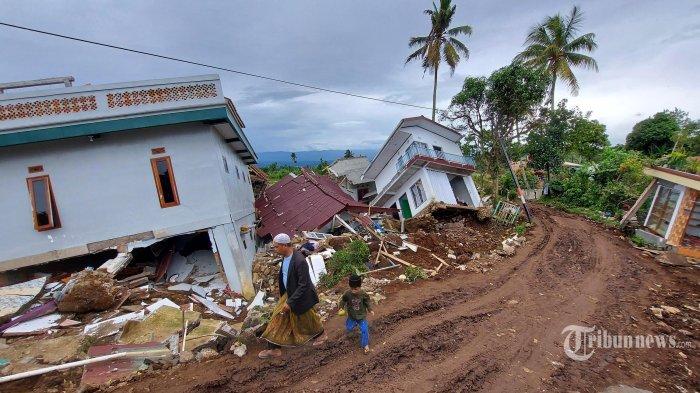Cerita Sejoli di Reruntuhan Rumah yang Hancur Akibat Gempa Cianjur, Nikah dan Bulan Madu di ...