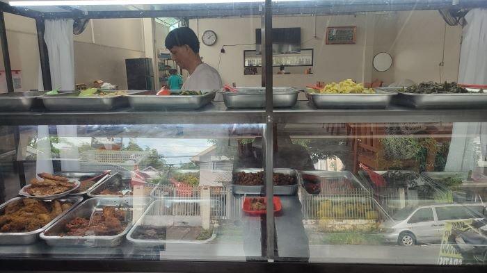 Pantas Selalu Ramai, Warung Makan Sultana Manado Tawarkan Semua Menu ...