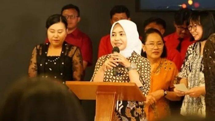 Mengenal Wiwin Dwi Jayanti, Guru Muslimah yang Mengajar di SMA Kristen, Sosok Berprestasi ...