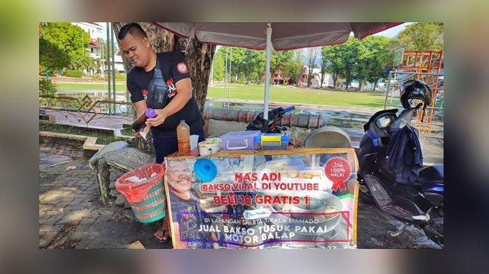 Cerita Adi Purwanto, Penjual Bakso Tusuk Viral di Manado, Keuntungannya ...