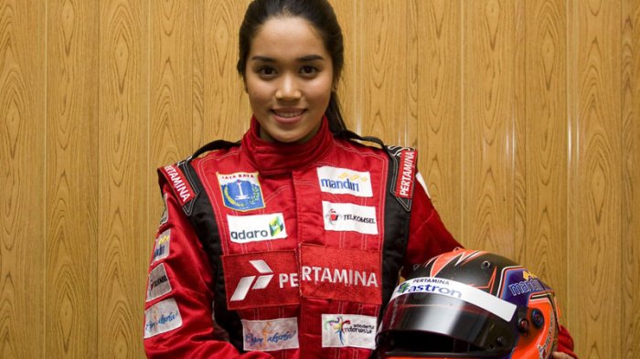 WOW! Tak Disangka Pembalap Cantik Ini Dilamar Keponakan Orang No 2 ...