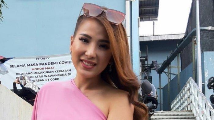 Masih Ingat Angela Tee? Hidup Tidak Bahagia Meski Nikahi Orang Kaya ...