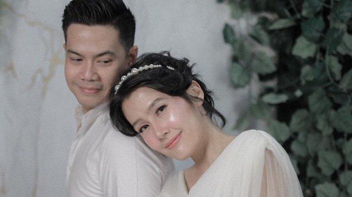 Kabar Artis Ardina Rasti, Kini Pamer Foto Keluarga Bahagia, Paras Suami ...