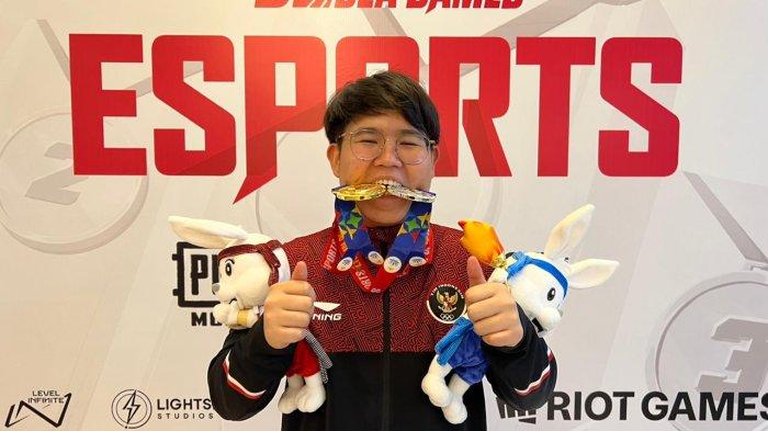 Rio Dondokambey Siapkan Bonus untuk Alan Kumaseh Peraih Emas Perak eSport SEA Games Kamboja 2023 ...