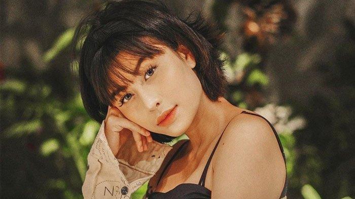 Ingat Awkarin? Selebgram dan Influencer Cantik, Mundur Lantaran Alami ...