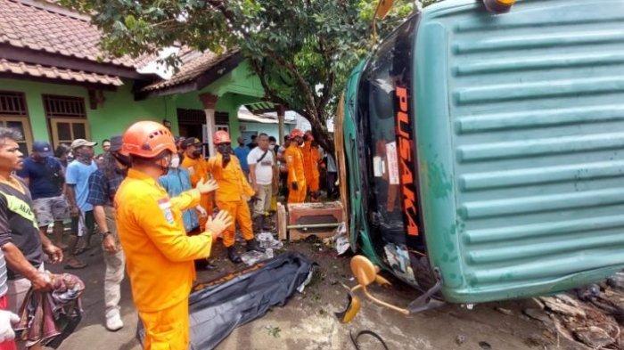 Kecelakaan Maut Pukul 12.00 WIB, 2 Orang Tewas Tergencet, Truk Tangki Angkut Minyak Sawit ...