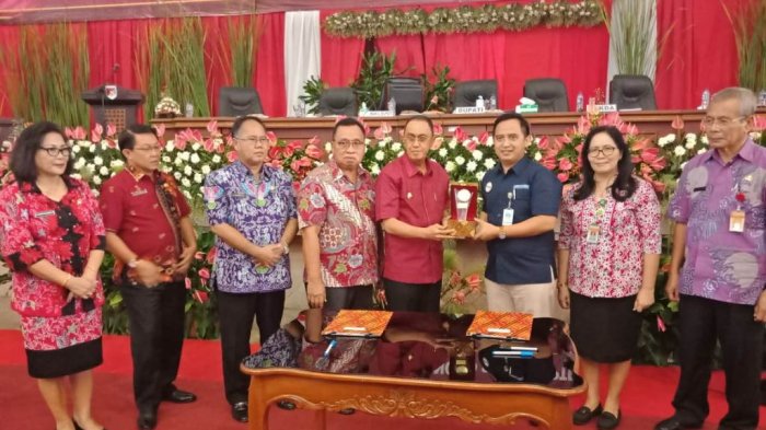 Bupati Minahasa Royke Roring Menandatangani Perjanjian Kerja Sama ...