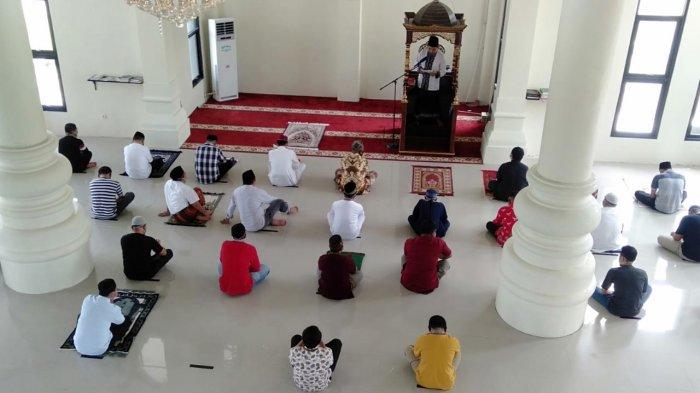 Meski Dengan Protokol Pencegahan Covid-19, Salat Jumat di Masjid Kubah ...