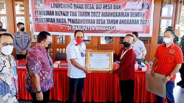 Didampingi Sekda Muntu dan Kadis Kominfo, Bupati Minahasa dan Wakilnya ...