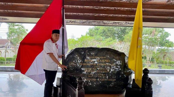 Bupati Minahasa Royke Roring Kunjungi Makam Bung Karno di Kota Blitar ...
