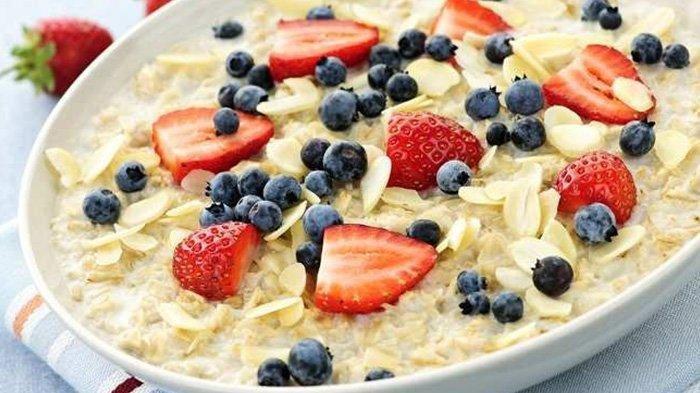 Cara Membuat Oatmeal Sarapan Simpel, Pakai Buah-buahan Segar ...