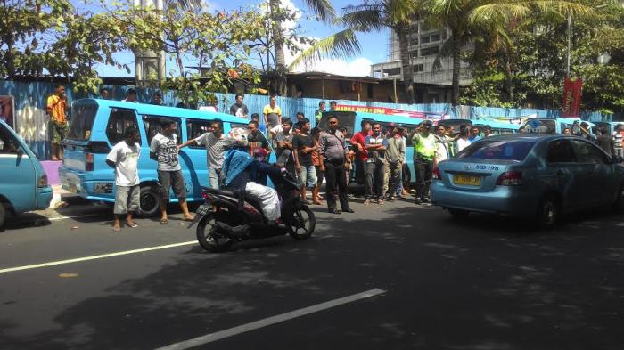 Sopir Angkot Manado Demo, "Sehari Cuma Dapat Rp 30 Ribu, Siapa Mau ...