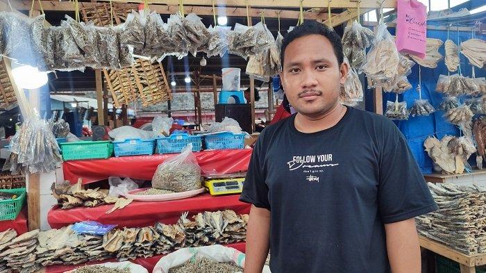 Kisah Dewa Marmud Pedagang Ikan Kering di Manado Sulawesi Utara, per ...