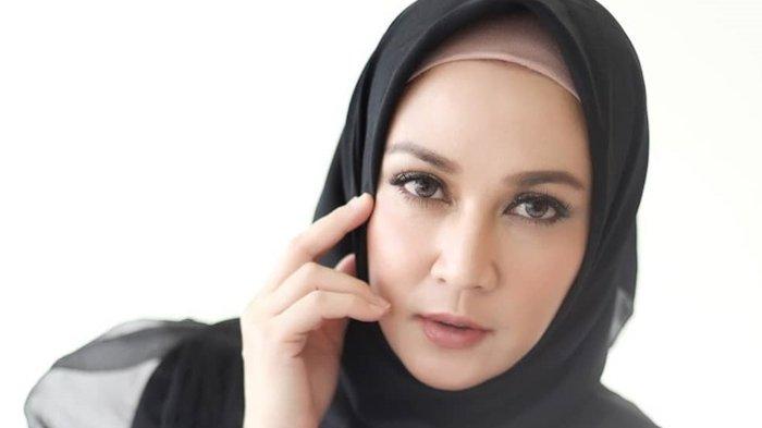 Nasib Dina Lorenza Artis yang Sempat Dijodohkan dengan Ariel NOAH, Kini ... Nasib Dina Lorenza Artis yang Sempat Dijodohkan dengan Ariel NOAH, Kini ...
