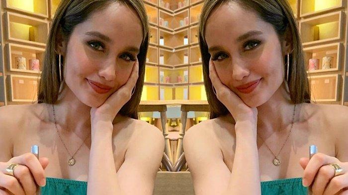 Main Tik Tok, Cinta Laura Tampil Cantik Saat Padukan Tanktop dan Hot ...