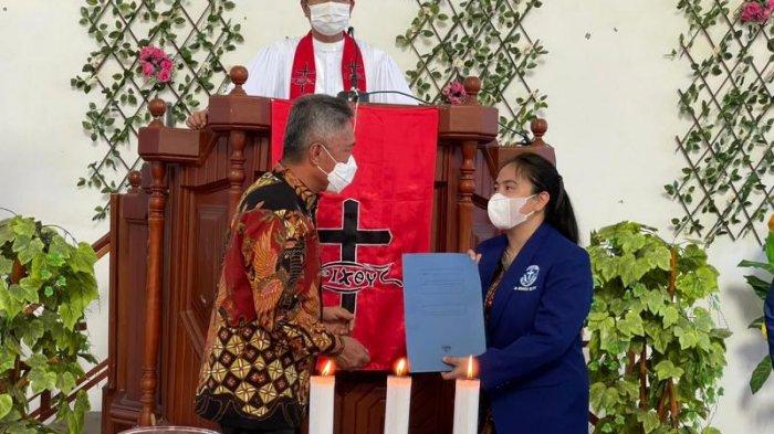 Debby Suma Lantik Pengurus DPC GAMKI Minahasa Selatan di GMIM Karimbow Talikuran - Tribunmanado ...