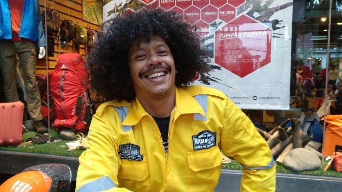 Ingat Edi Brokoli? Artis Berambut Mengembang, Ternyata Fans Band ...