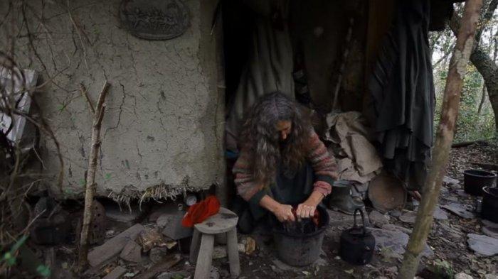 Kisah Emma Orbach Pilih Hidup di Hutan Tanpa Teknologi, Siapa Sangka Ia ...