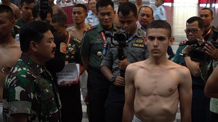 Sempat Diduga Terpapar HTI, Taruna Enzo Z Allie Wisuda dengan Nilai ... Sempat Diduga Terpapar HTI, Taruna Enzo Z Allie Wisuda dengan Nilai ...