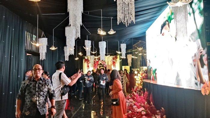 Berkonsep Adat Minahasa yang Elegan, Berikut Foto-Foto Pernikahan Gerry ...