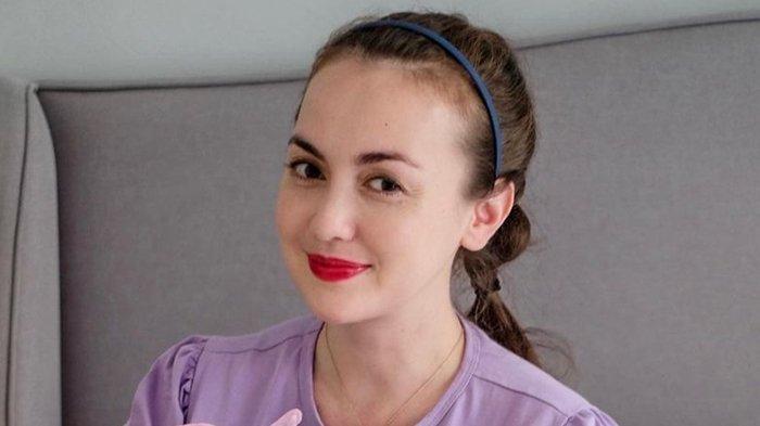 Profil Rianti Cartwright, Mantan VJ MTV yang Lahirkan Anak Pertama ...