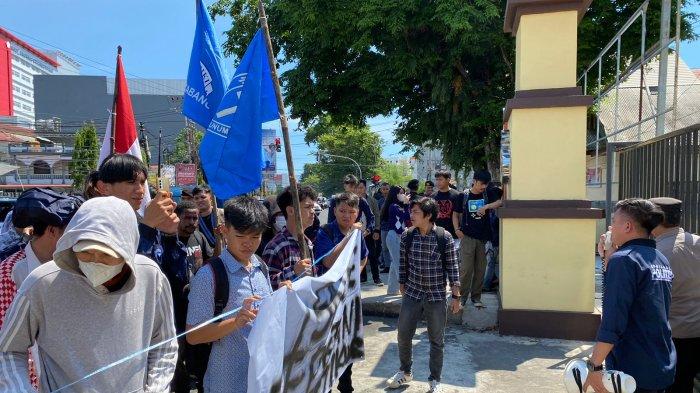 Peringati Hari Lahir Pancasila, GMKI Manado Gelar Aksi di Polda Sulut ...