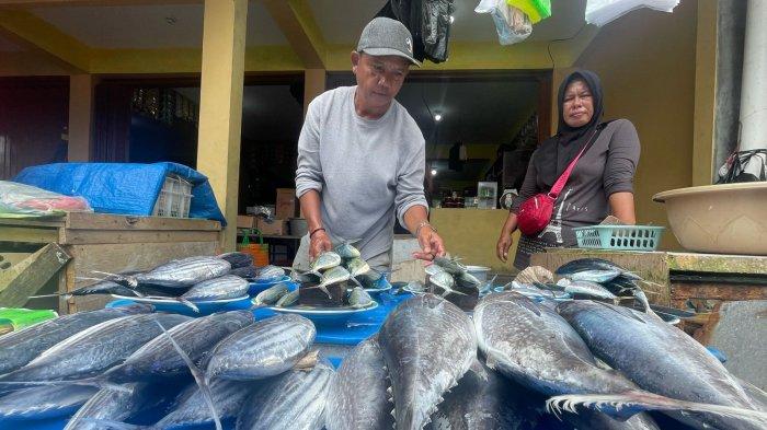Daftar Harga Ikan Cakalang dan Tuna Jelang Ramadan 2024 di Pasar Girian ...