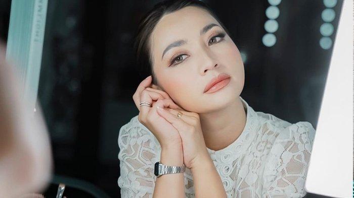 Sosok Hesti Purwadinata Presenter Tonight Show, Miliki Keluarga yang ...