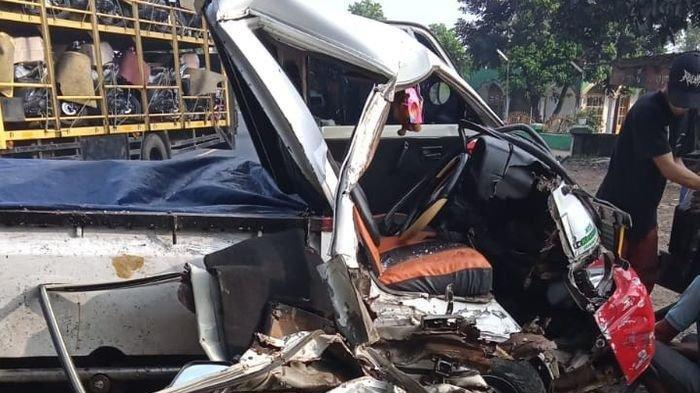 Kecelakaan Maut Tadi Pukul 07.00 WIB, 1 Tewas Usai Pikap Tabrak Truk, Korban Tidur di Bak ...