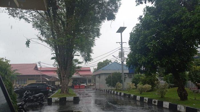 BREAKING NEWS: Angin Kencang dan Hujan Landa Manado, Listrik Sempat Padam dan Jaringan Lumpuh ...