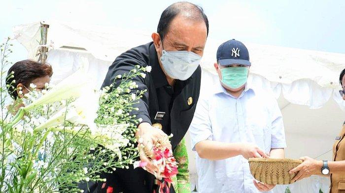 HUT Minahasa Sulawesi Utara, Royke Roring Ziarah dan Tabur Bunga ke ...