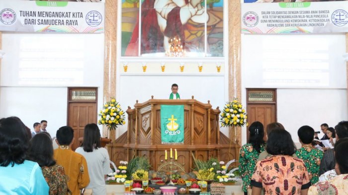 Eman Dan Sompotan Hadiri Ibadah Pengucapan Syukur Di Gmim Maranatha