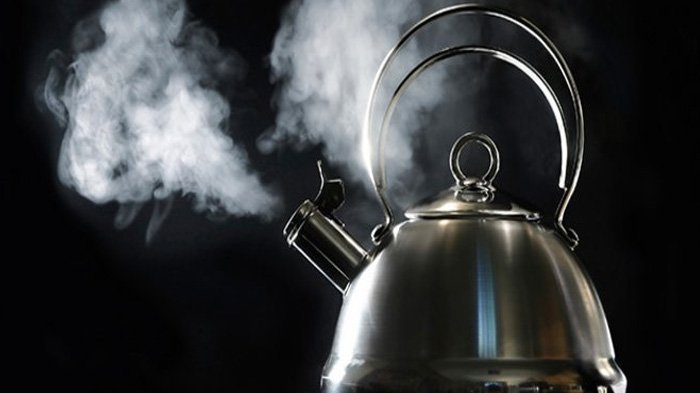 Tips Membuat Air Mendidih dengan Cepat, Cukup Gunakan Bahan Ini ...
