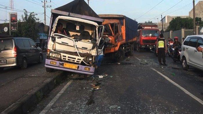 Kecelakaan Maut Tadi Dini Hari, Satu Orang Tewas, Truk Izusu Oleng Lalu ... Kecelakaan Maut Tadi Dini Hari, Satu Orang Tewas, Truk Izusu Oleng Lalu ...