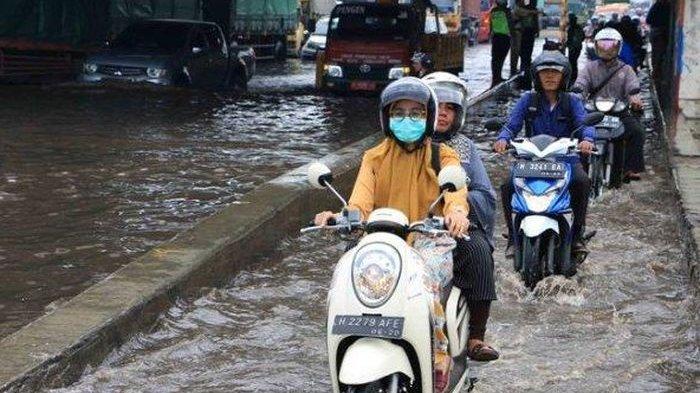 Cara Atasi Sepeda Motor Mogok Saat Melewati Genangan Air, Jangan Langsung Dihidupkan ...
