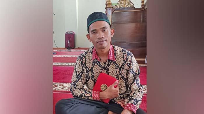 Profil Ustaz Sulaiman, Salah Satu Imam Masjid Kubah Merah Bolaang ...
