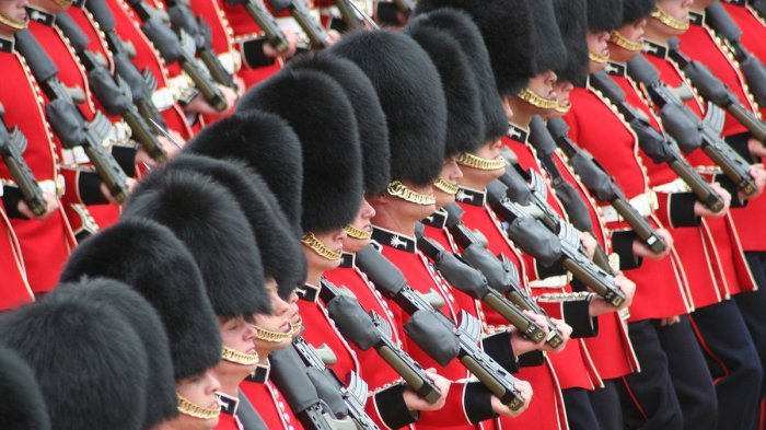 Setiap Tahun Habiskan Rp 6 Miliar, Ini Kisah Tragis di Balik Topi Hitam ...
